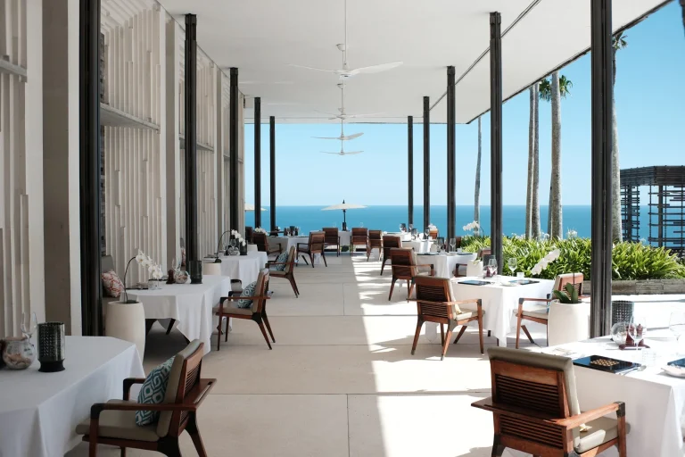 Inflash » A Michelin-Starred Cliffside Series at Alila Villas Uluwatu